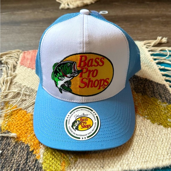 Bass Pro Shops | Accessories | Nwt Bass Pro Shops Trucker Hat Light ...
